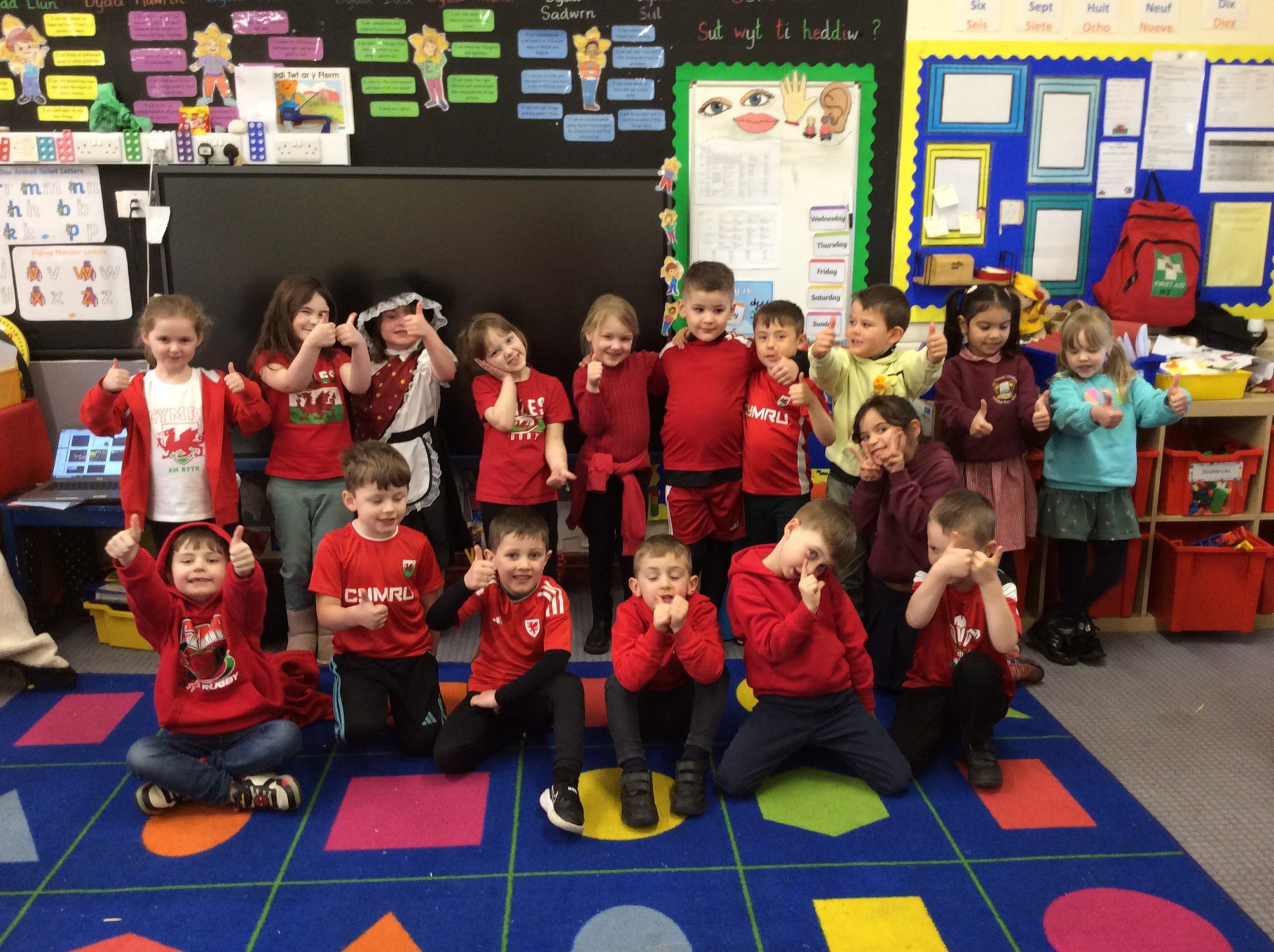St. David's Day celebrations - Ysgol Gynradd Llanidloes Primary School